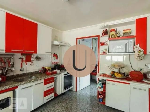 Sobrado espaçoso em condomínio fechado na vila prudente