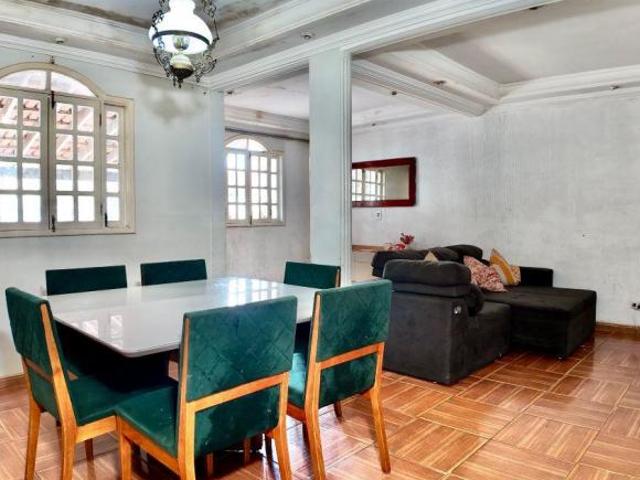 SOBRADO ESPAÇOSO EM CONDOMÍNIO FECHADO SANTA MARIA NORTE