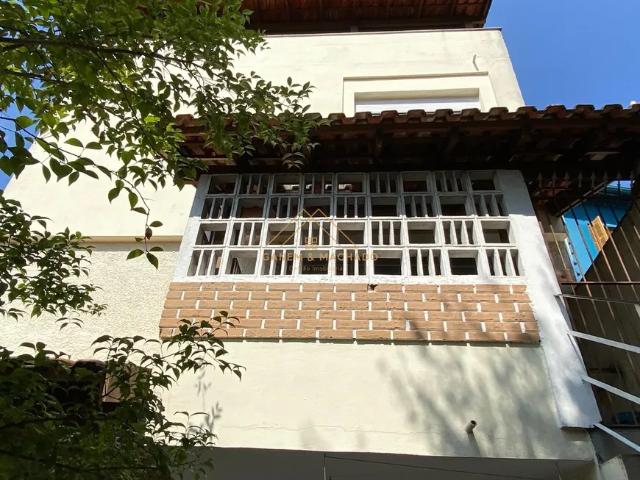 Sobrado Espaçoso à Venda na Avenida Dr. Arnaldo – Oportunidade para Uso Residencial ou Comercial!
