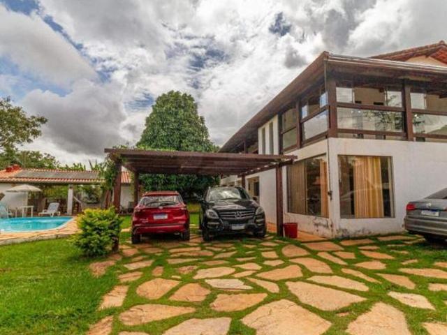 Sobrado Espaçoso, 3 Quartos, 3 Suítes, Piscina Aquecida e Área de Lazer no Condomínio Ouro Vermelho