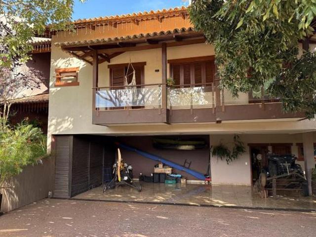 Sobrado Espetacular no Aldeia do Vale — 3 Suítes, Piscina | 580m²