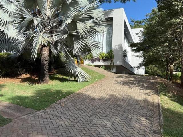 Sobrado Espetacular no Residencial Aldeia do Vale — 4 Suítes, Piscina | 583m²