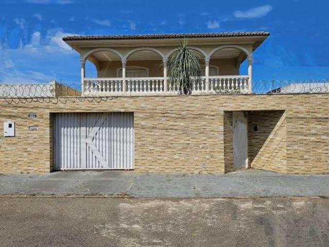 Sobrado Espetacular no Setor Coimbra — 4 Suítes | 320m², Piscina