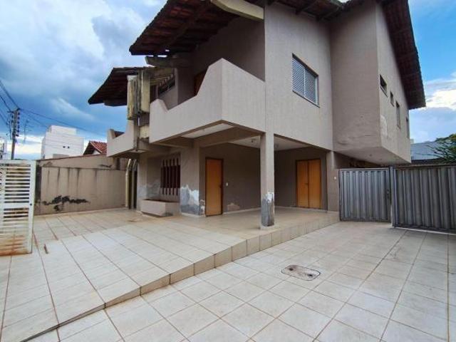 Sobrado Espetacular no Setor Sudoeste | 4 Suítes, Piscina | 290m²