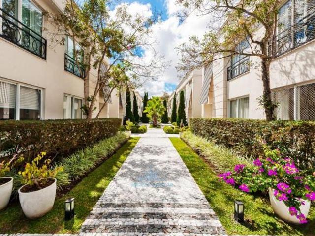 Sobrado estilo Townhouse todo mobiliado PORTEIRA FECHADA com 3 vagas individuais de garagem!