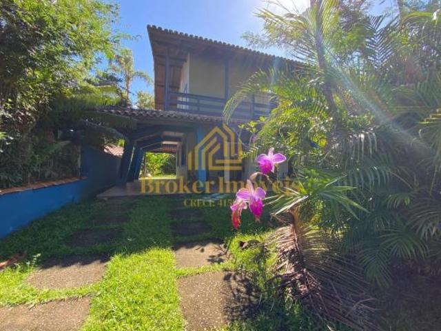 Sobrado estilo Rústico em Condomínio na Martim de Sá, à 400 metros do Mar