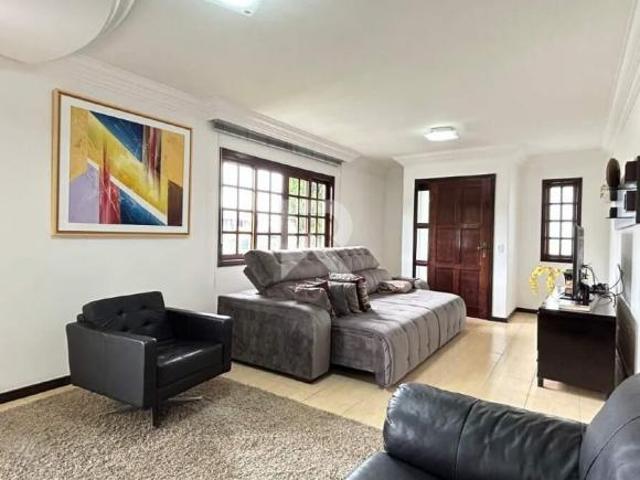Sobrado Frente Rua com Jardim, 4 quartos 3 Vagas à venda, 244 m² – Campo Comprido – Curitiba/PR
