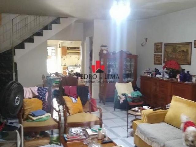 Sobrado Frontal, 3 quartos, 4 vagas, edícula e salão de festas na Vila Carrão
