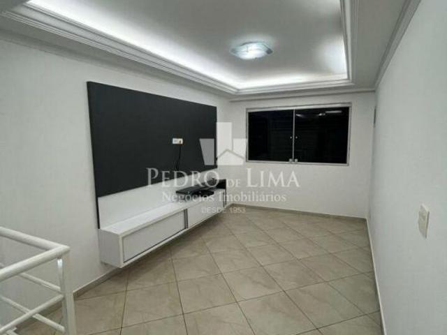 Sobrado frontal com dois quartos sendo 1 suíte, duas vagas e espaço gourmet na Vila Ré
