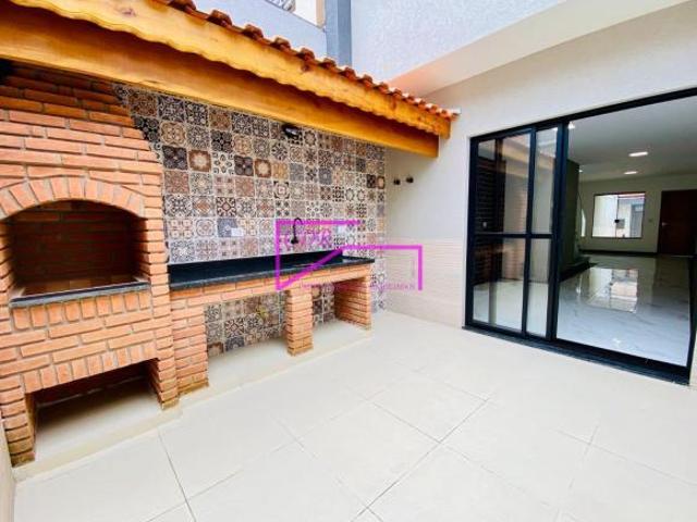 Sobrado frontal com quintal gourmet pronto