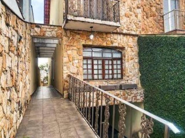Sobrado frontal com 3 quartos sendo 1 suíte, área gourmet, 3 vagas à venda, 175 m² por R$ 900.000