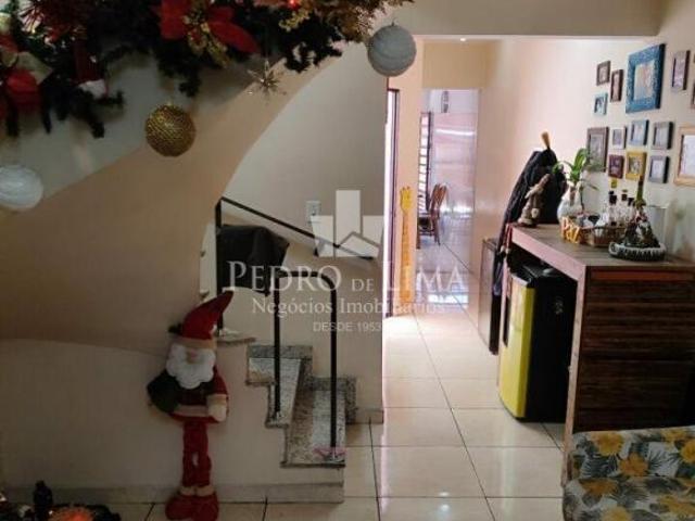 Sobrado frontal com 3 quartos sendo 1 suíte e 3 vagas de garagem com churrasqueira na Vila Matilde