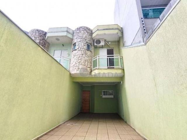 Sobrado frontal com 3 quartos sendo 1 suíte, quintal com área gourmet, 2 vagas à venda, 140 m² por R
