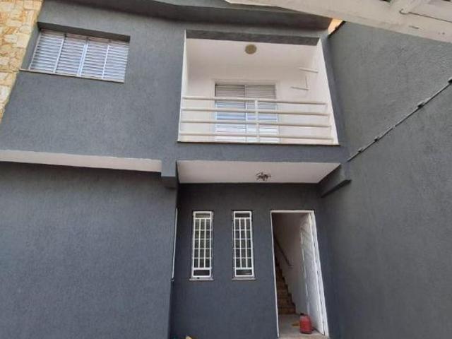 Sobrado frontal com 3 quartos sendo 1 suíte, 2 vagas à venda, 100 m² por R$ 550.000 Vila Domitila