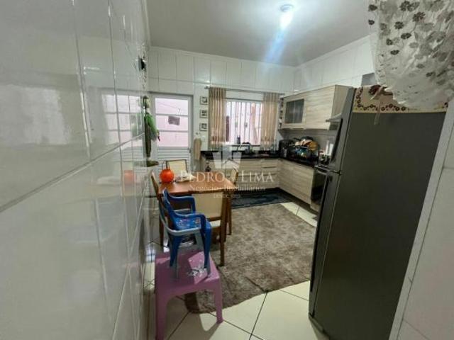Sobrado frontal com 3 quartos sendo 3 suítes, sala dois ambientes e duas vagas no Arthur Alvim