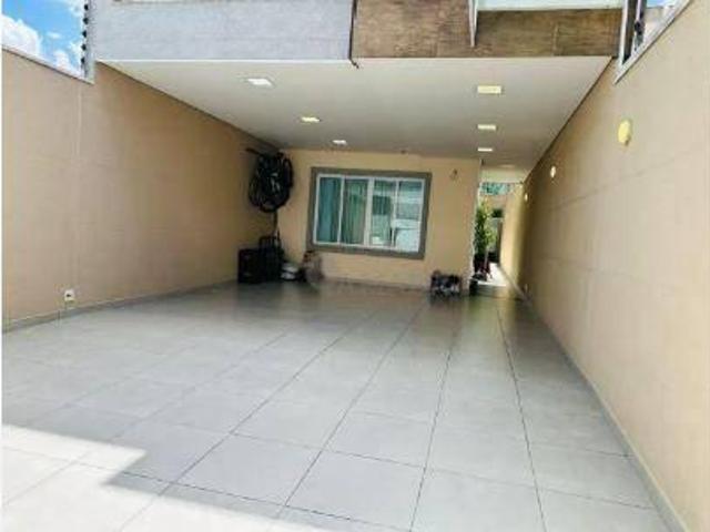 Sobrado frontal com 4 quartos sendo 4 suítes, área gourmet, 5 vagas e piscina, à venda, 236 m² por R