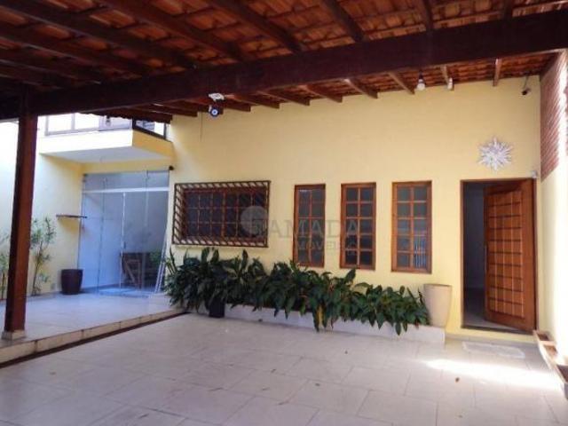 Sobrado frontal com 4 quartos sendo 2 suítes, 3 vagas à venda, 180 m² por R$ 1.340.000 Vila Ré S