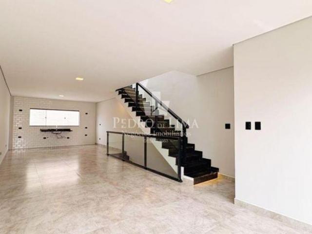 Sobrado Frontal de Fino Acabamento 198m², 3 suítes e 5 vagas de ótima localização na Penha