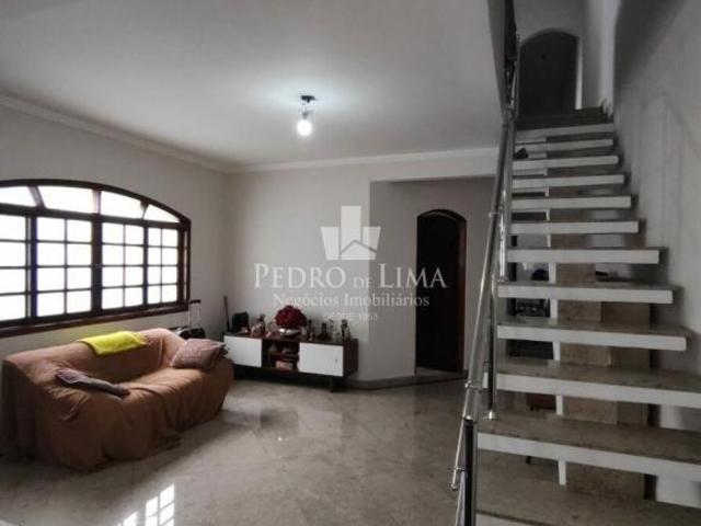 Sobrado frontal na região da Vila Ré