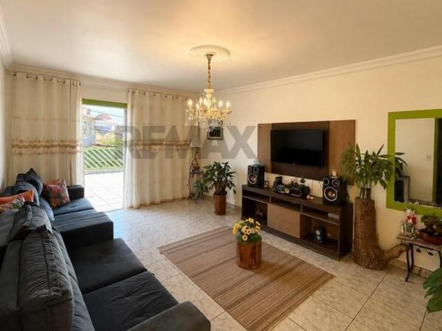 Sobrado Geminado à Venda no Jardim Santo Antônio | 212 m² | 3 Dormitórios 1 Suíte | 4 Vagas | Acei
