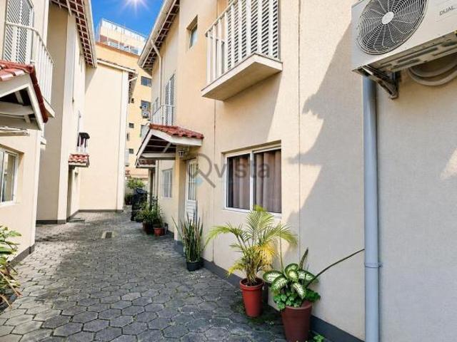Sobrado Geminado à Venda na Enseada no Guarujá | QVista