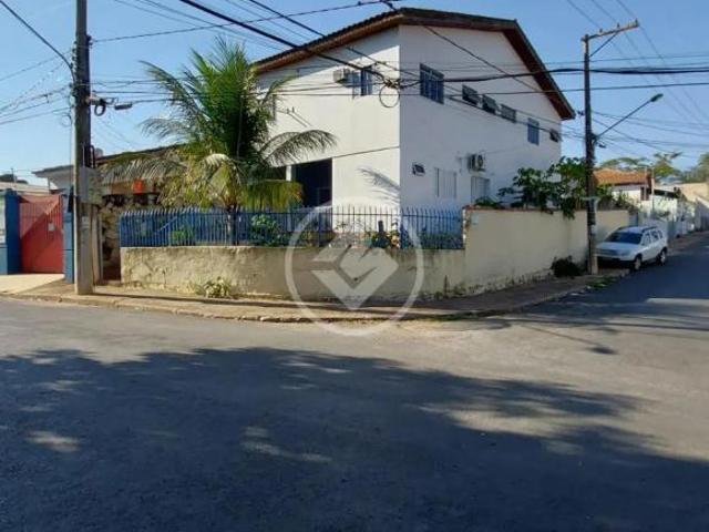 Sobrado grande de esquina, próximo ao centro de Cuiabá Com 6 quartos sendo 3 suítes Ótimo ponto Come