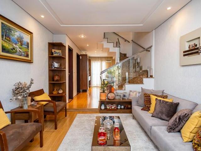 SOBRADO HUGO LANGE 215M2, TRIPLEX IMPECAVEL SEMI MOBILIADO NA MELHOR LOCALIZAÇÃO