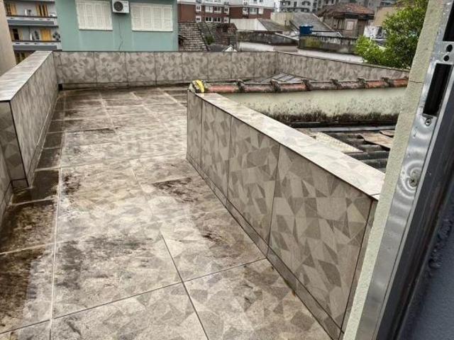 Sobrado Imponente com 4 Andares e 230m² – Garden Privativo e Lareira | R$ 1.480.000