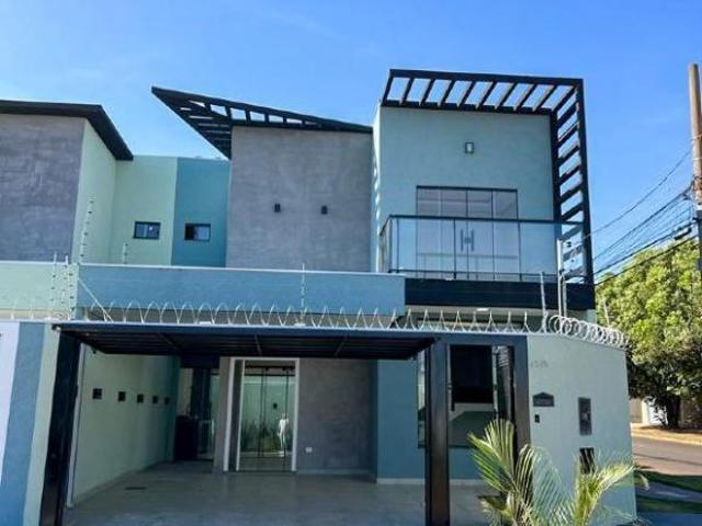 Sobrado imponente com arquitetura Moderna no Monte Castelo