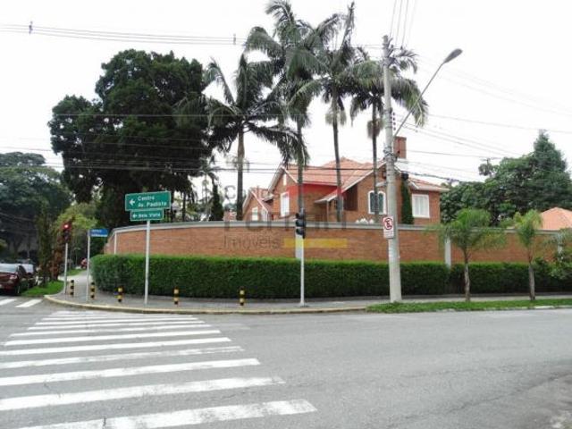Sobrado Imponente na Esquina Mais Valorizada do Jardim América 1.355m² de Terreno, 12 Vagas
