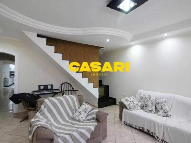 Sobrado Impecável à Venda – 3 Dormitórios, Varanda, Espaço Gourmet e Garagem para 5 Carros em São Be