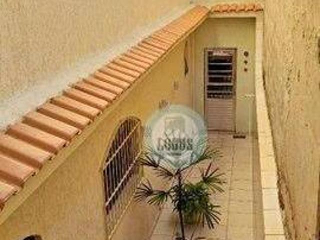 Sobrado IMPECÁVEL bem distribuído com 194m² composto por 3 dormitórios sendo 2 com suíte, à venda po