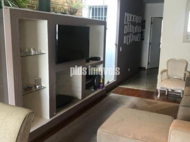 Sobrado impecável projetado por renomado arquiteto