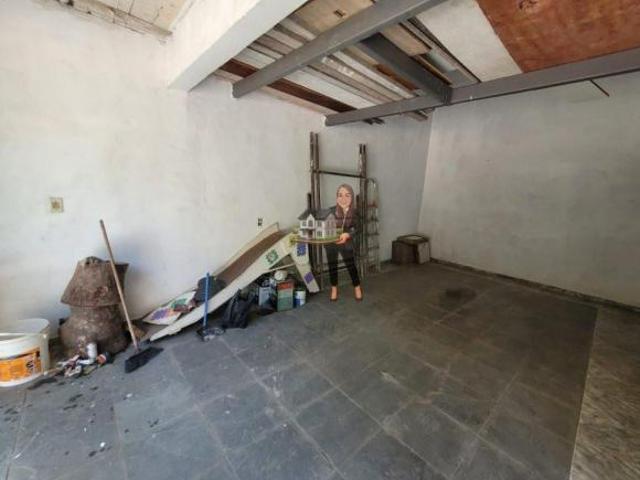 Sobrado individual, com 3 dormitórios e uma vaga de garagem