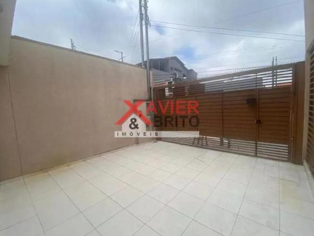 Sobrado Individual à Venda na Vila Carmosina, 3 Quartos, 1 Suíte e 2 Vagas, Permuta