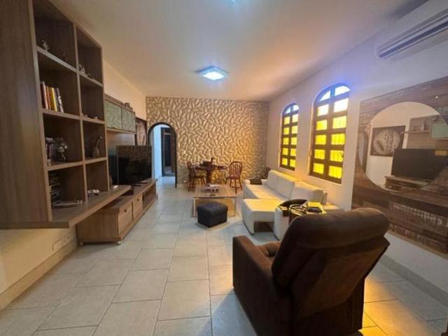 Sobrado Individual de 4 Dorms c/ 2 Suíte, 152 m² de área útil, 5 Vagas. Bairro: Canto do Forte