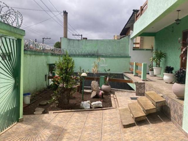 Sobrado Isolado 4 Quartos 2 Suítes Closet Quintal 8 Vagas