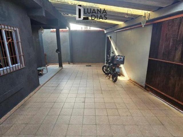 Sobrado Isolado com Piscina na Guilhermina 3 dorm com 1 suíte $690 mil