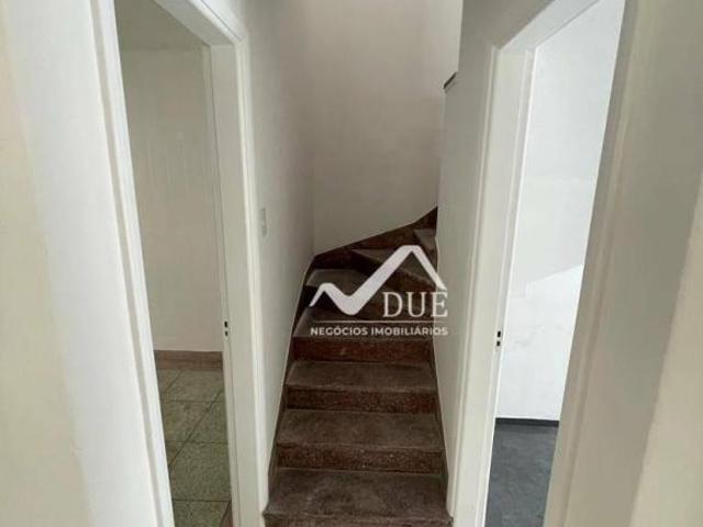 Sobrado isolado em excelente localização. 168m² de área útil