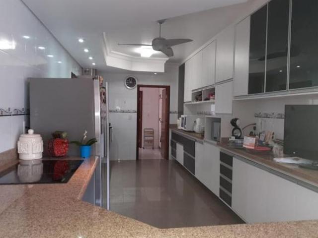 Sobrado Jardim Colinas troca por apartamento