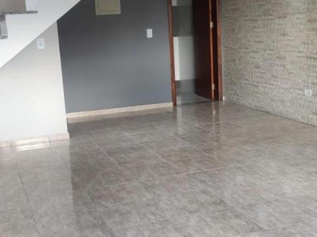 SOBRADO JARDIM D&apos ABRIL