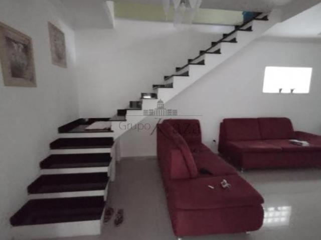 Sobrado Jardim Oriente 6 Dormitórios 240m²