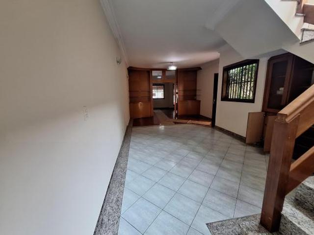 Sobrado Jardim Peri Peri: 4 dormitórios, 3 vagas perto metrô Vila Sonia