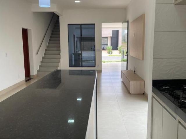 SOBRADO JARDINS CAPRI Casa em Condomínio com 3 Quarto s por R$ 1065000.00 no setor Jardins Capri TA
