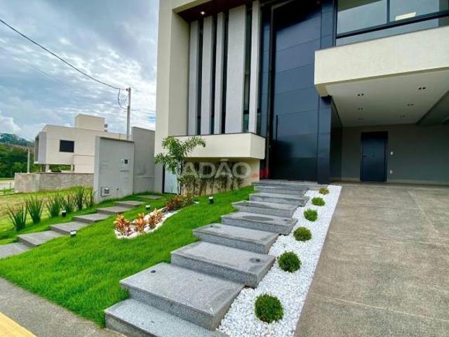 Sobrado Jardins Capri Sobrado com 4 Quarto s por R$ 2300000.00 no setor Jardins Capri IN25779