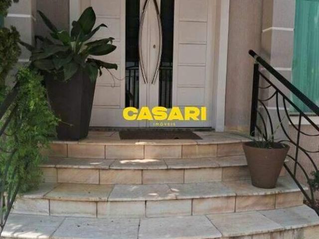 Sobrado luxuoso com 4 suítes, piscina aquecida e área gourmet no Parque dos Páss
