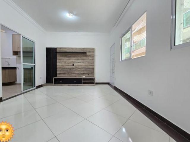 SOBRADO LINDO BEM LOCALIZADO E COM ARMÁRIOS