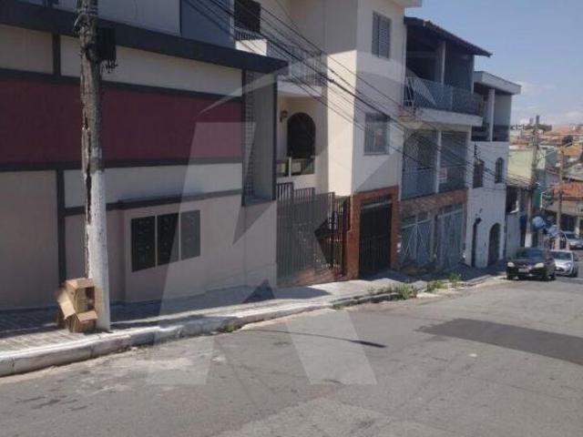 Sobrado lindo com 3 dormitórios, 3 banheiros, 2 vagas de garagem na Parada Inglesa