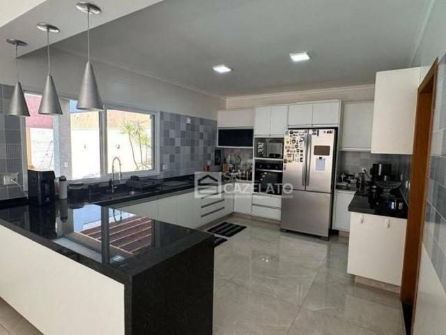Sobrado lindo em Condomínio com 3 suítes, sendo 1 Master c/ Closet à venda, 307 m² por R$ 1.590.000