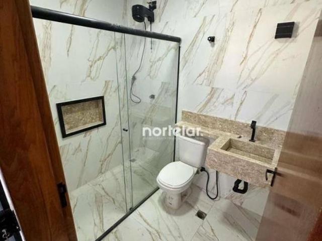 sobrado localizado na Vila Constança, São Paulo. Com uma área total de 160 m², este imóvel é perfeit
